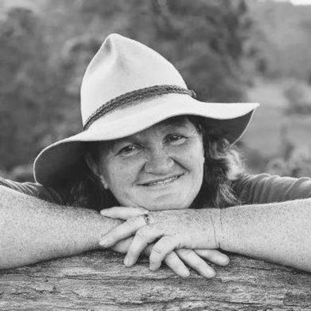 Horse riding lessons are changing lives at Splendacrest | Queensland ...